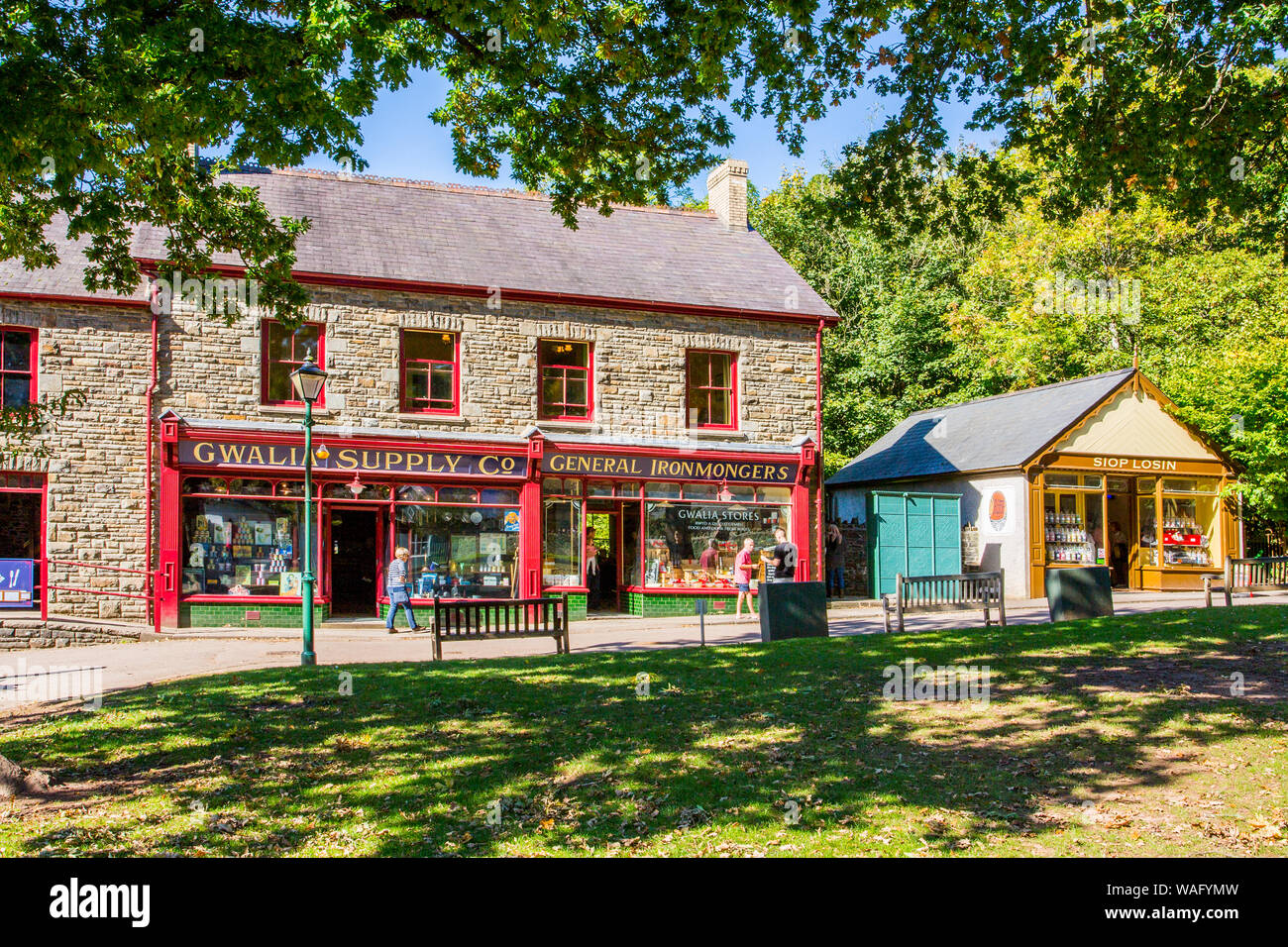 Museum stores hi-res stock photography and images - Alamy