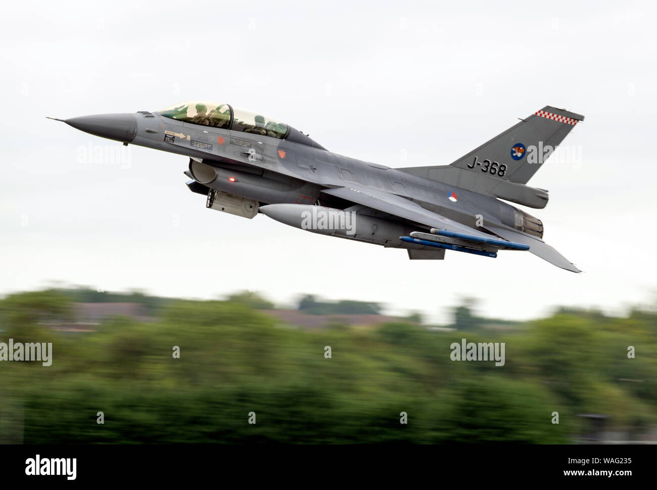 Side view f 16 falcon jet hi-res stock photography and images - Alamy