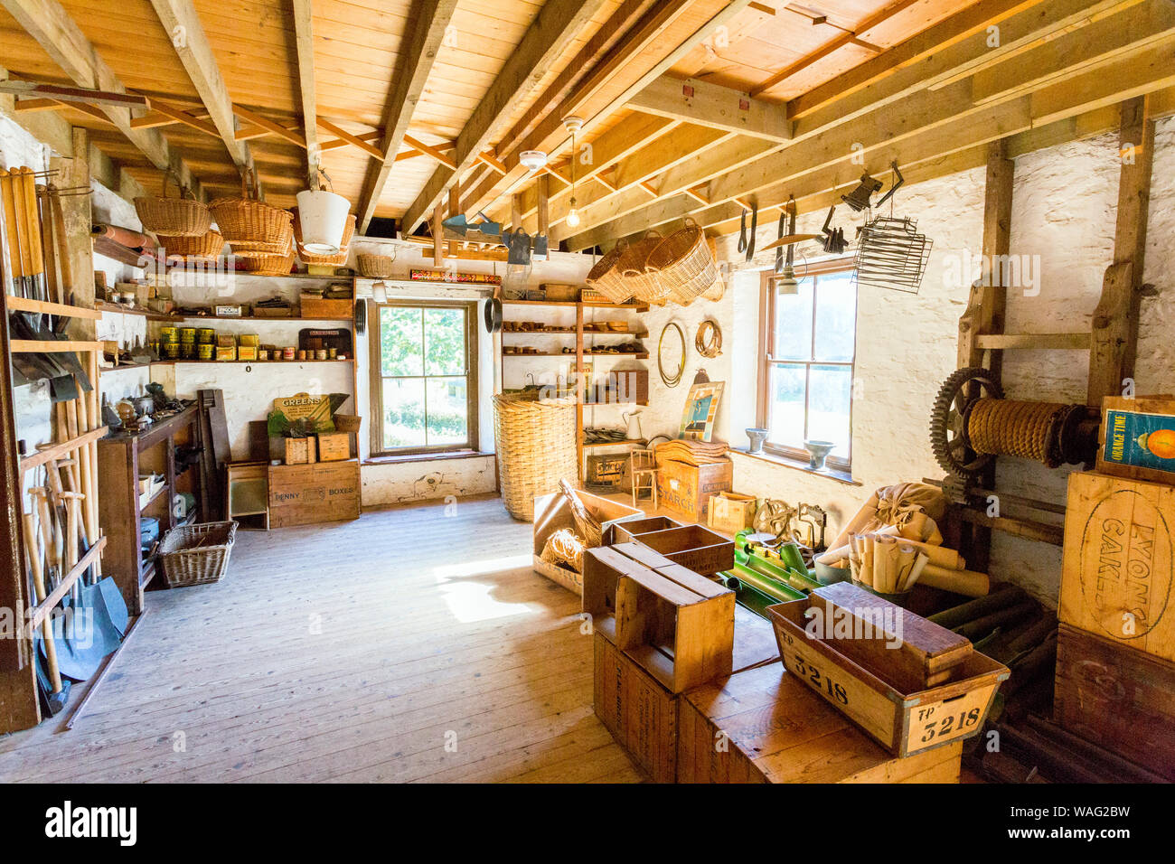 Museum stores hi-res stock photography and images - Alamy