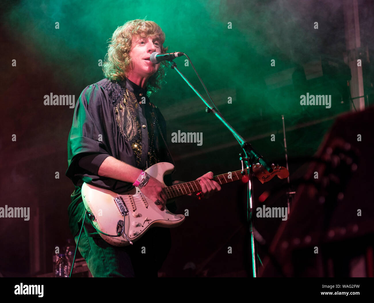 Simon bartholomew singing hi-res stock photography and images - Alamy