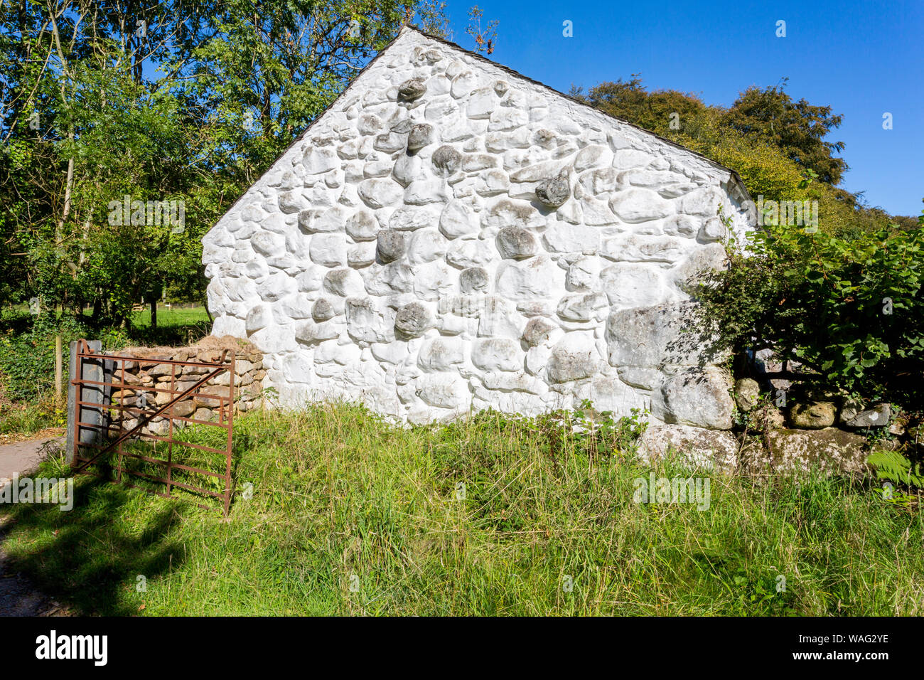 Traditional welsh cottage hi-res stock photography and images - Alamy