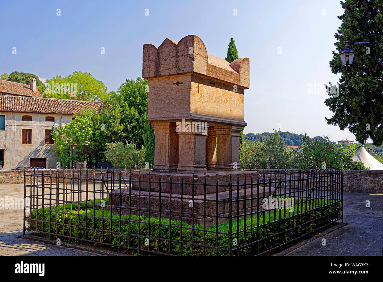 Grabmal, Tomba del Petrarca, Francesco Petrarca, Dichter, 1304 - 1374 ...