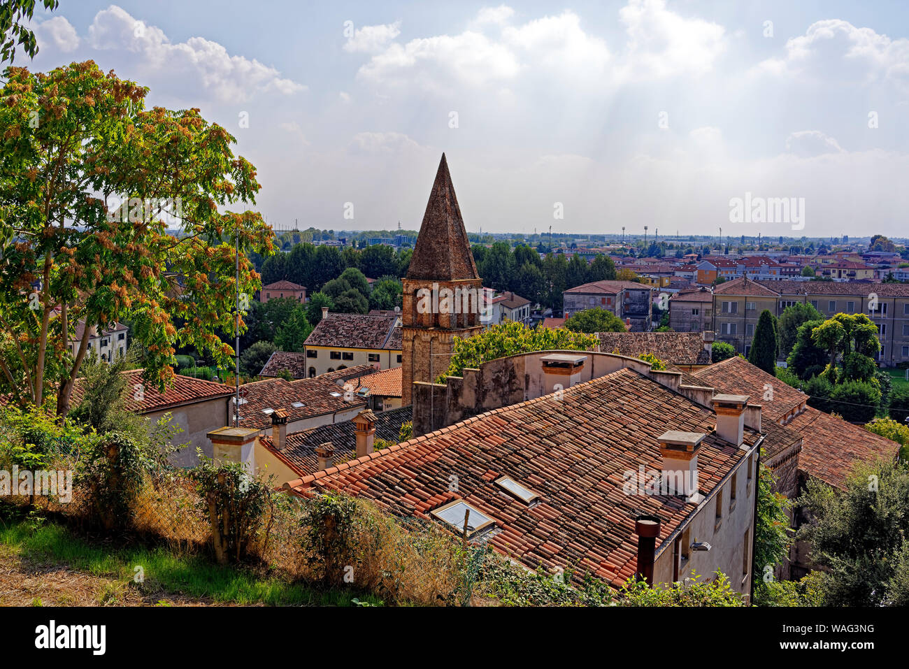 Chiesa di Santo Stefano, Stadtpanorama, Monselice Italien (Italia ...