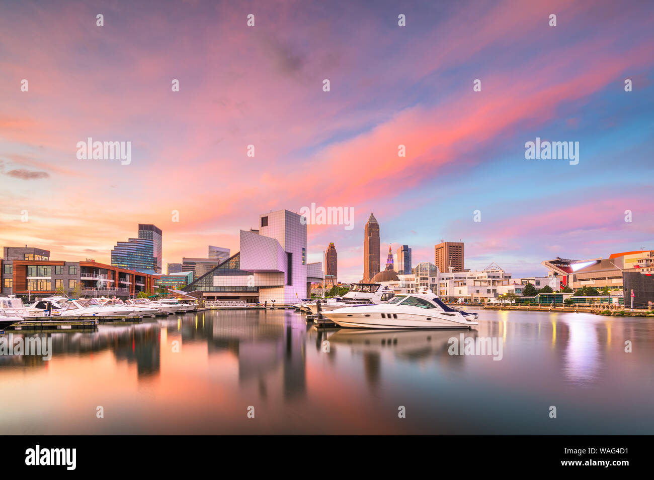 Downtown cleveland ohio landscape hi-res stock photography and images ...
