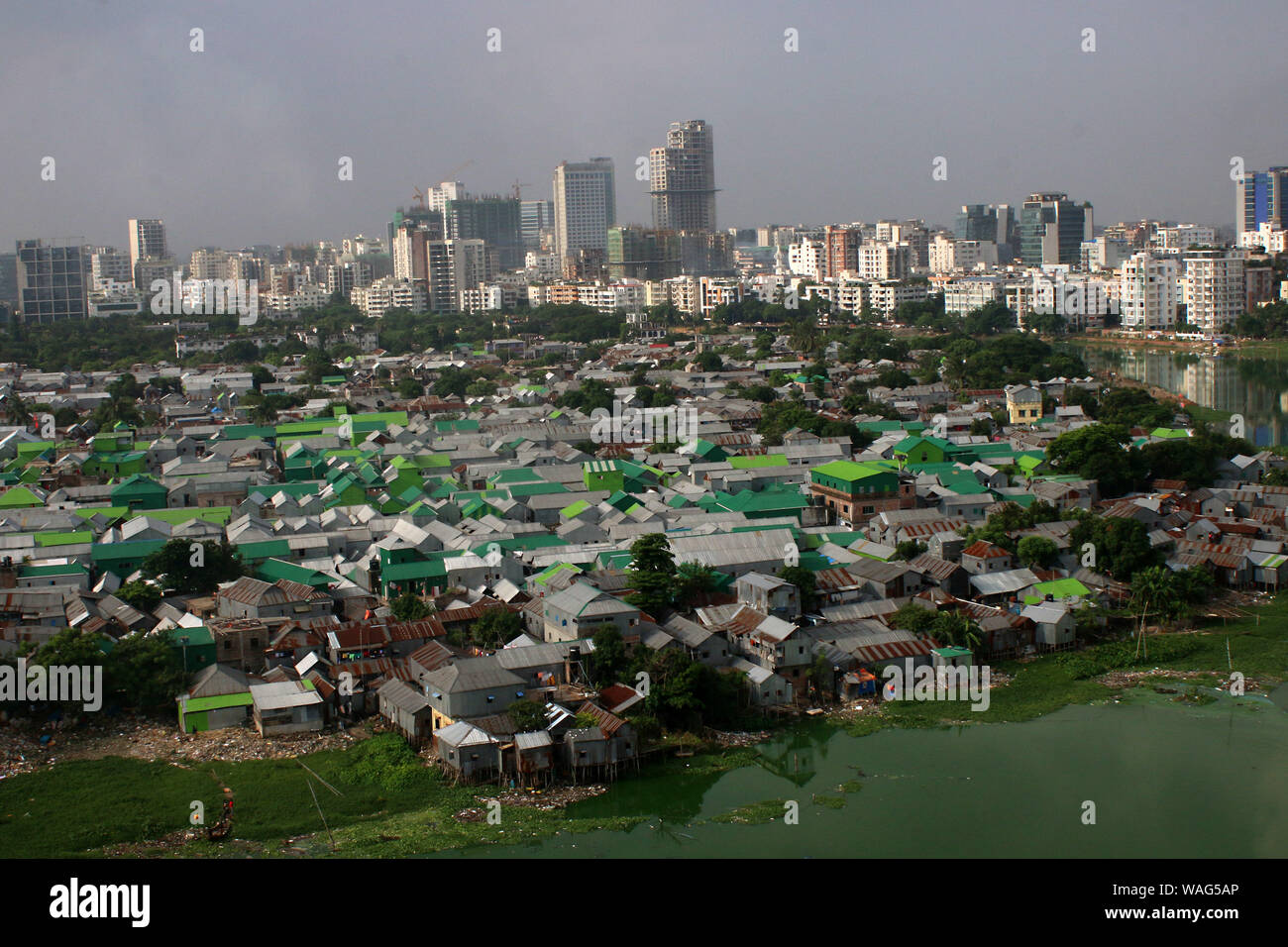 Dhaka, Bangladesh. 20th Aug, 2019. A top view of Korail Slum is located ...