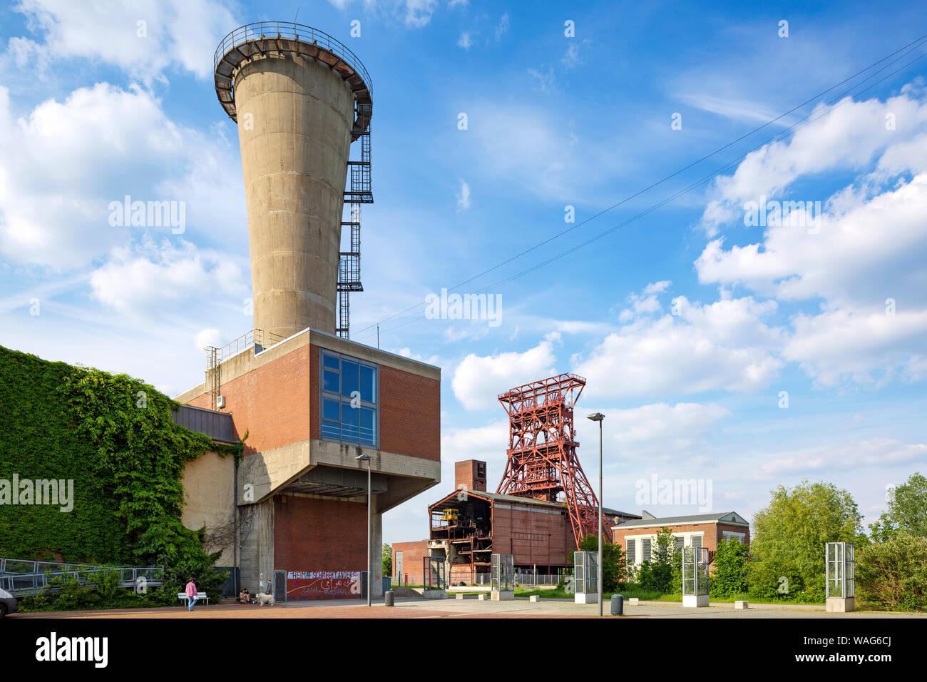 Double brace scaffolding hi-res stock photography and images - Alamy