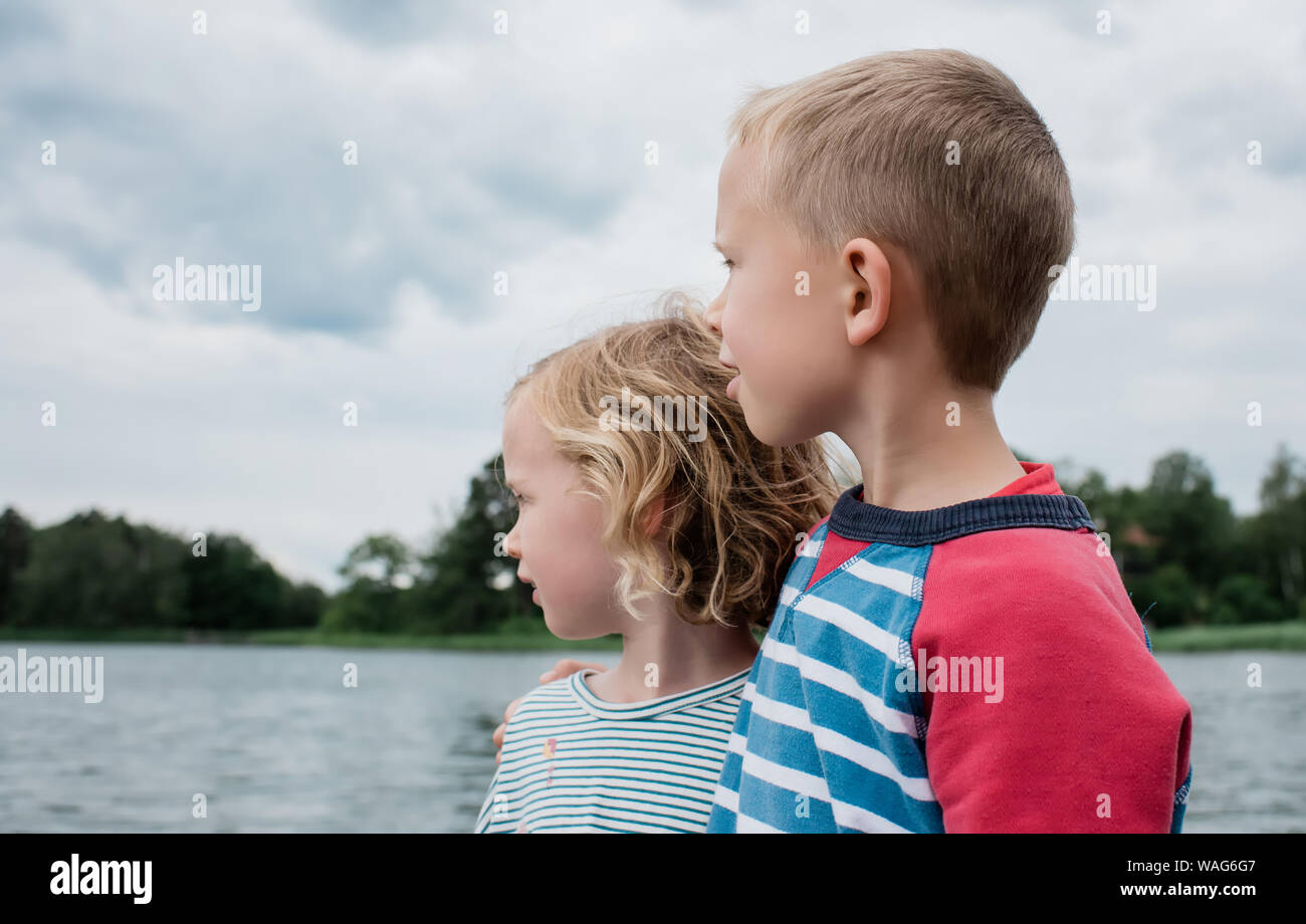 Cuddling by ocean hi-res stock photography and images - Alamy