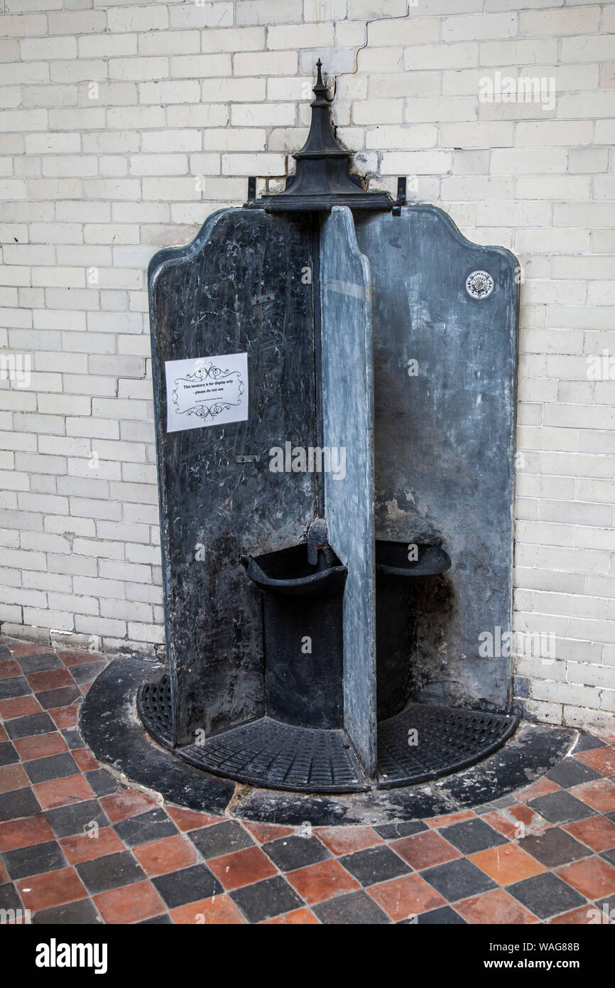 Old urinal hi-res stock photography and images - Alamy