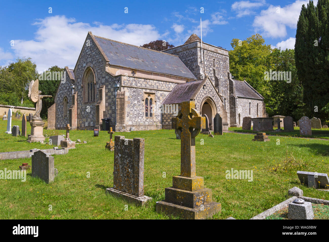 St thomas a becket church hi-res stock photography and images - Alamy