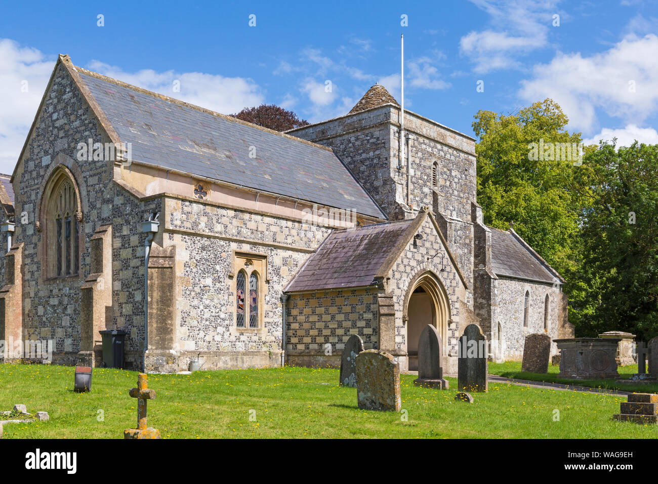 Churchyard of st thomas a becket church hi-res stock photography and images - Alamy