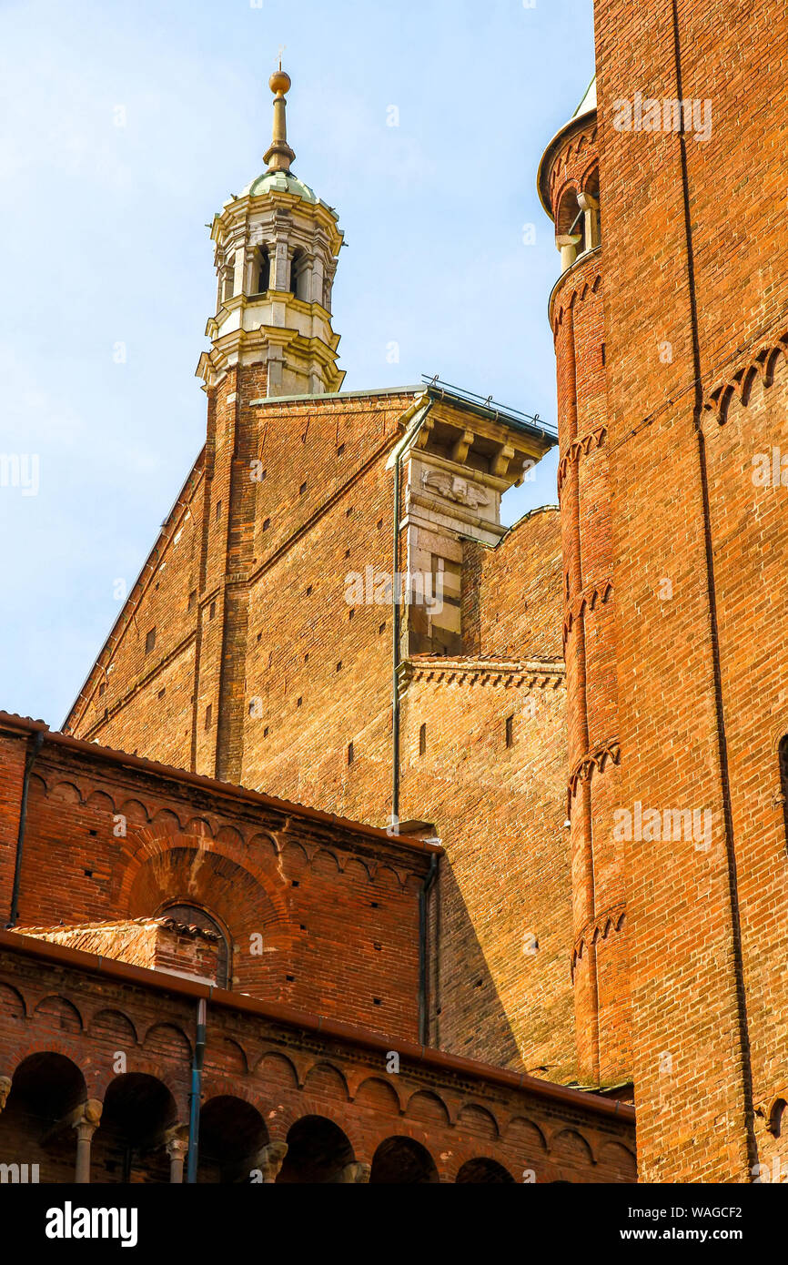 Cremona piazza del del comune hi-res stock photography and images - Alamy