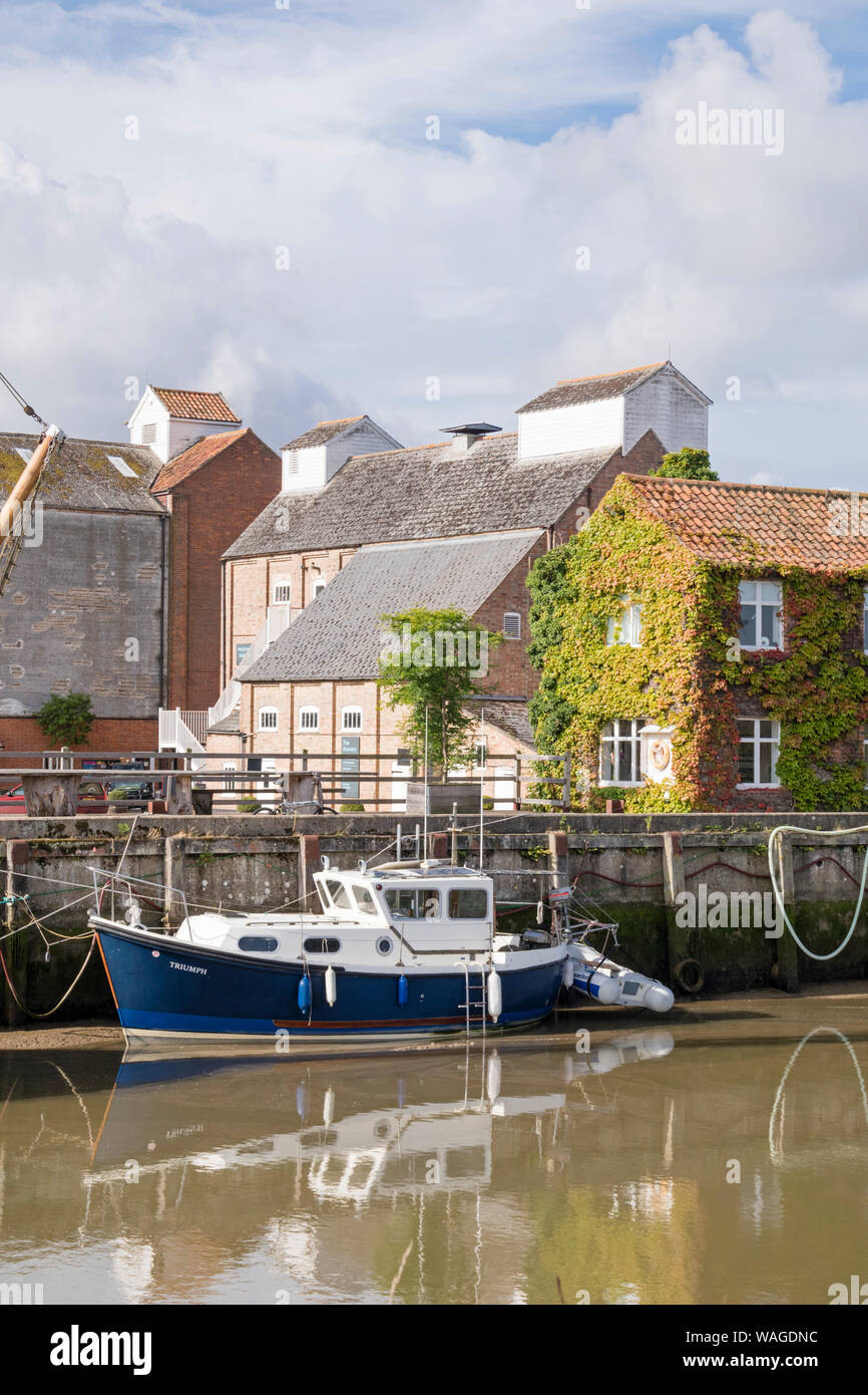 Boats moored on the River Alde at Snape Maltings on the banks of the ...