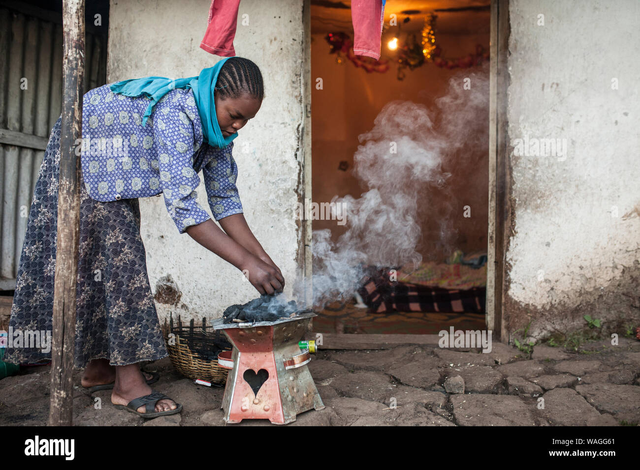 Cooking over open fire, africa hi-res stock photography and images - Alamy