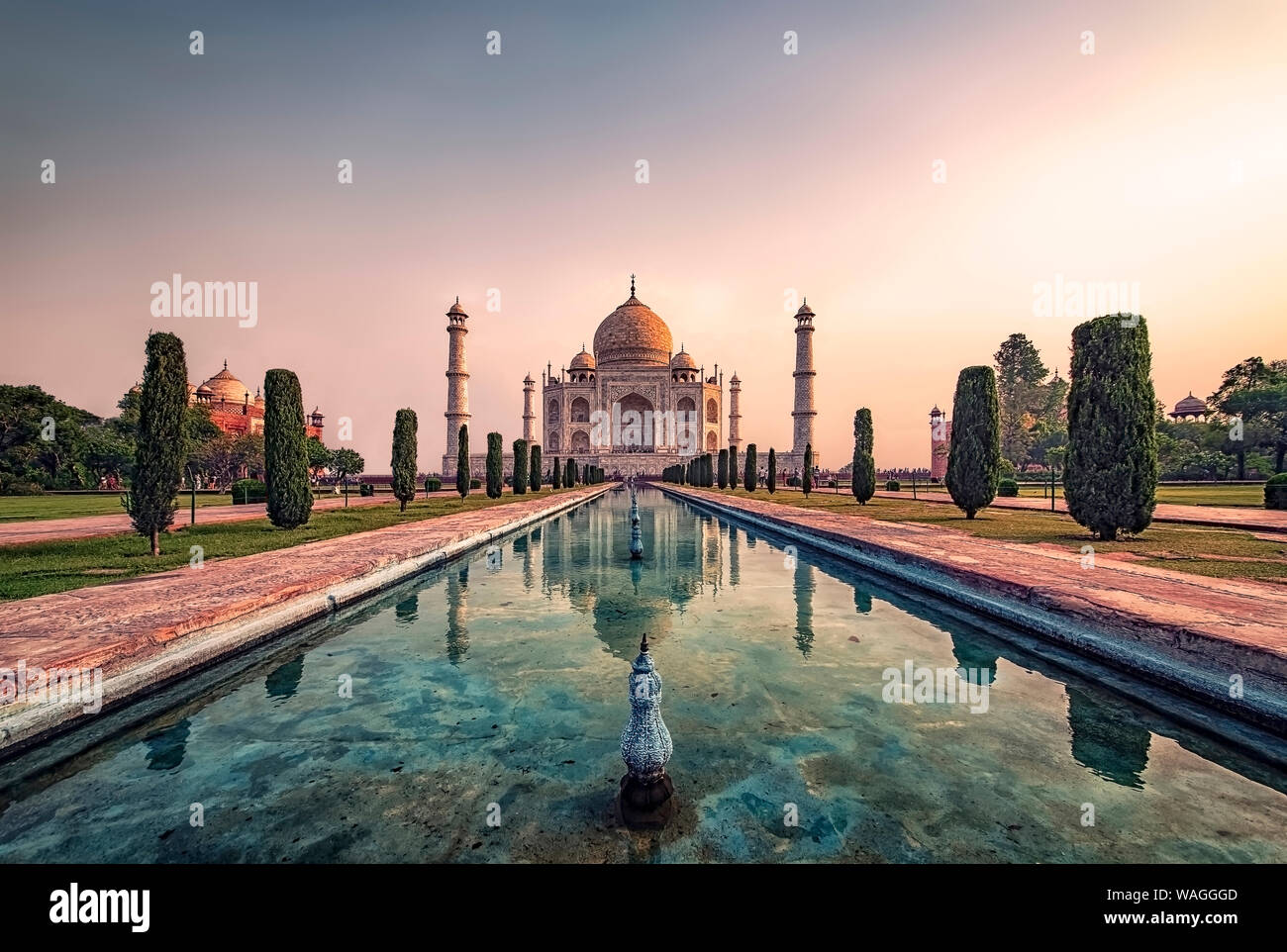 Taj mahal agra unesco hi-res stock photography and images - Alamy