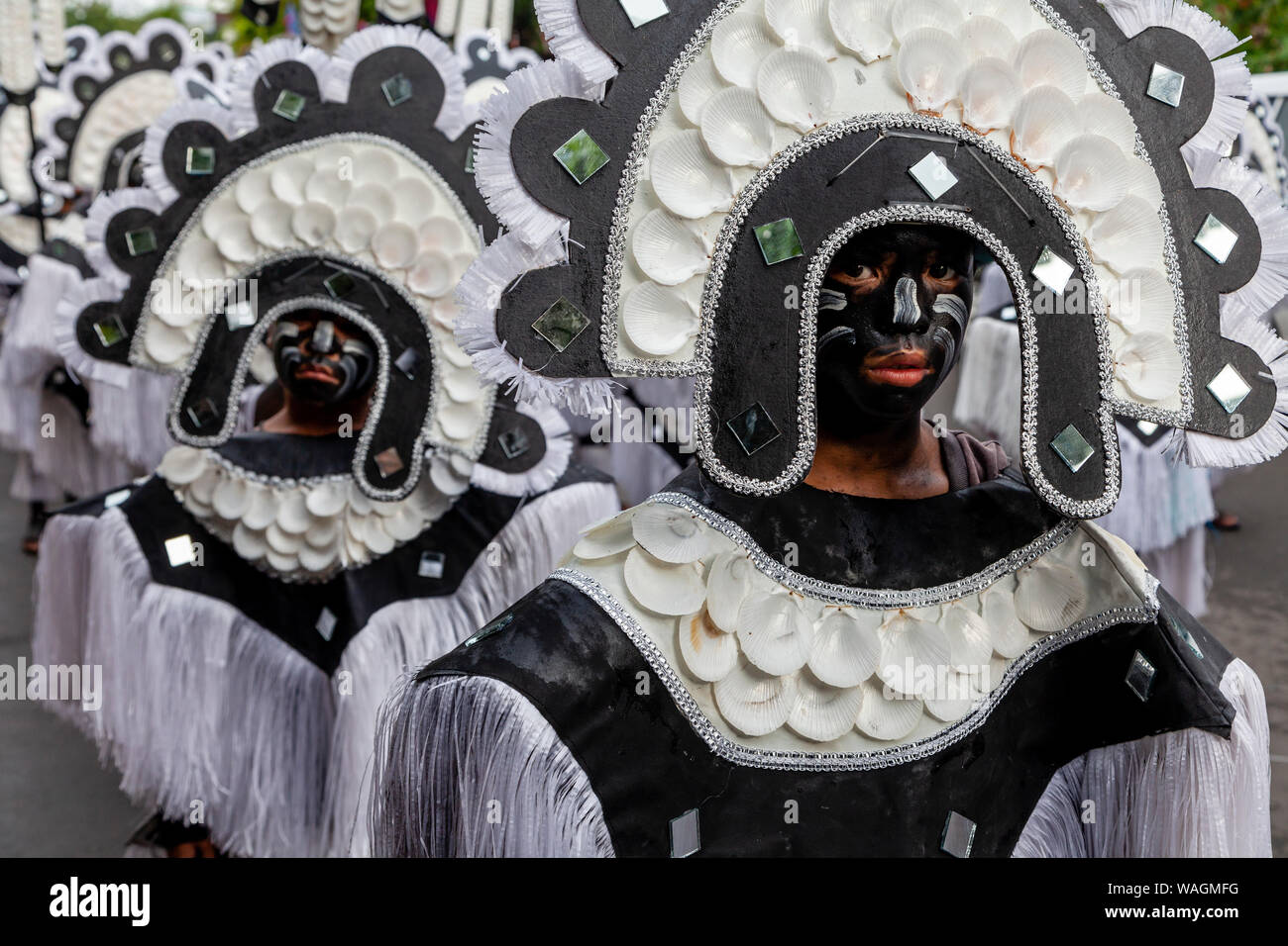 Men in philippines hi-res stock photography and images - Alamy