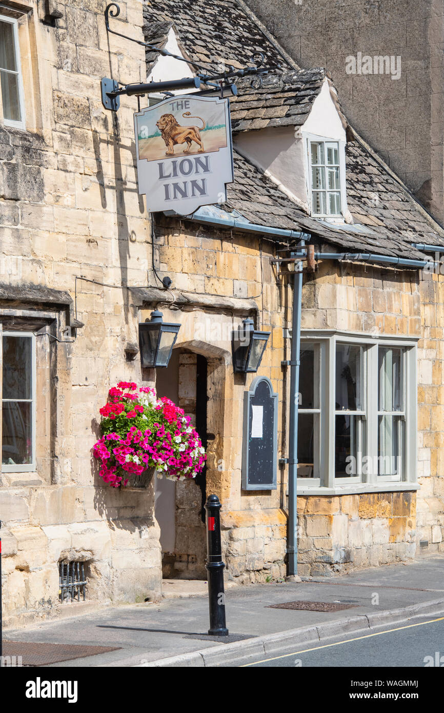 The lion inn winchcombe hi-res stock photography and images - Alamy