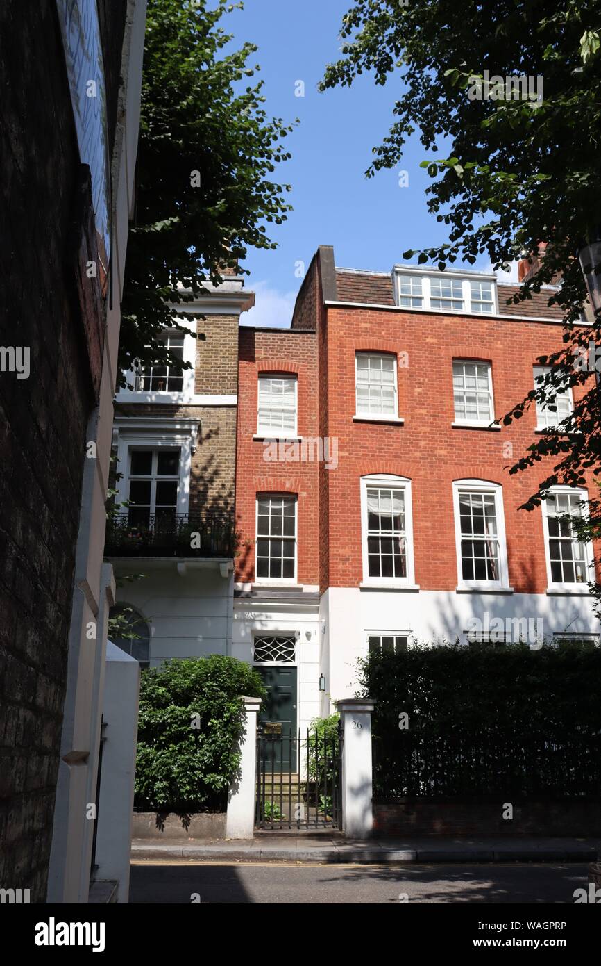 Red brick building in London's Kensington Stock Photo - Alamy
