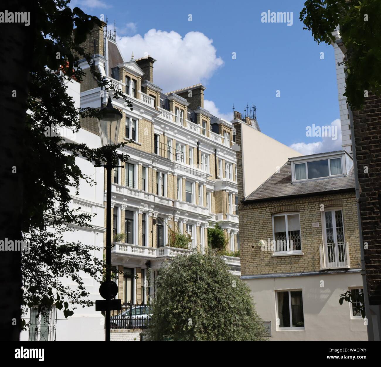 Pretty houses in London's Kensington Stock Photo - Alamy
