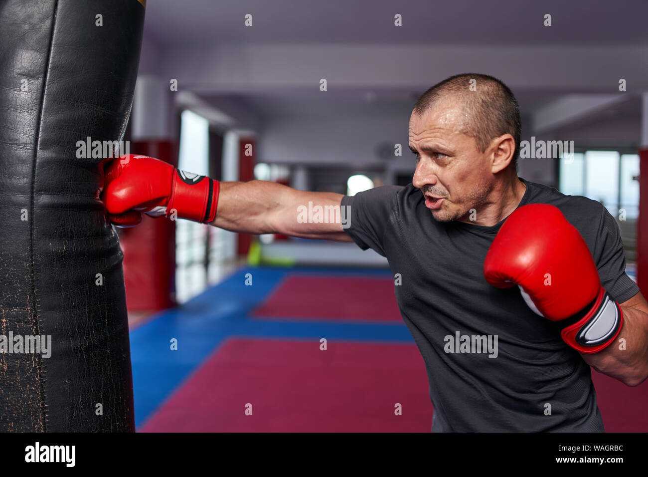 Boxer working heavy bag hi-res stock photography and images - Alamy