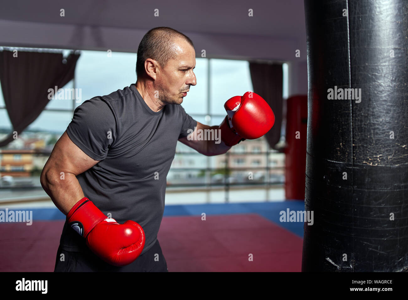 Heavy boxing bag hi-res stock photography and images - Alamy
