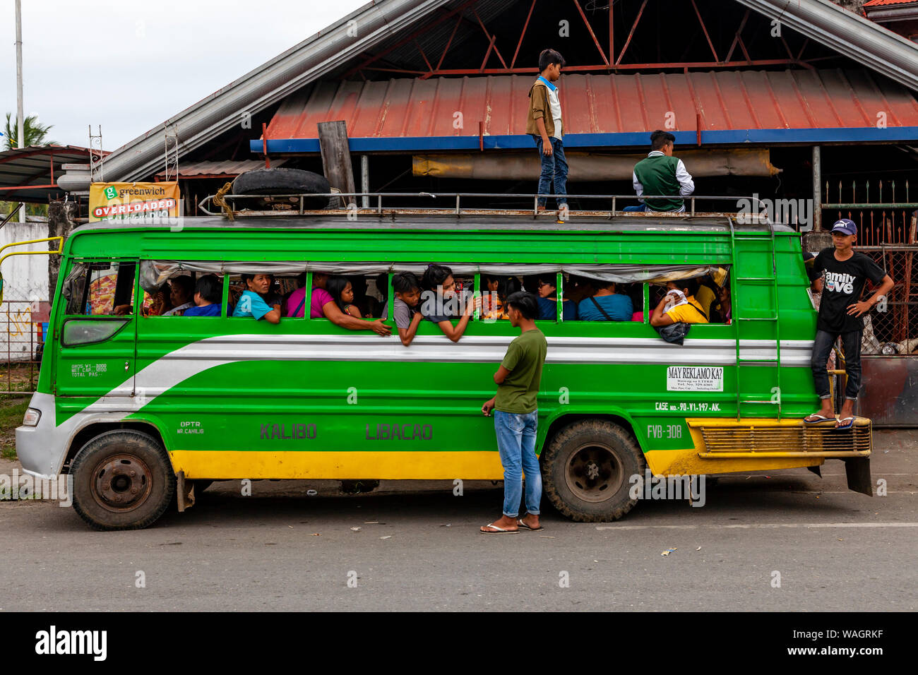 Bus station passengers waiting bus hi-res stock photography and images ...
