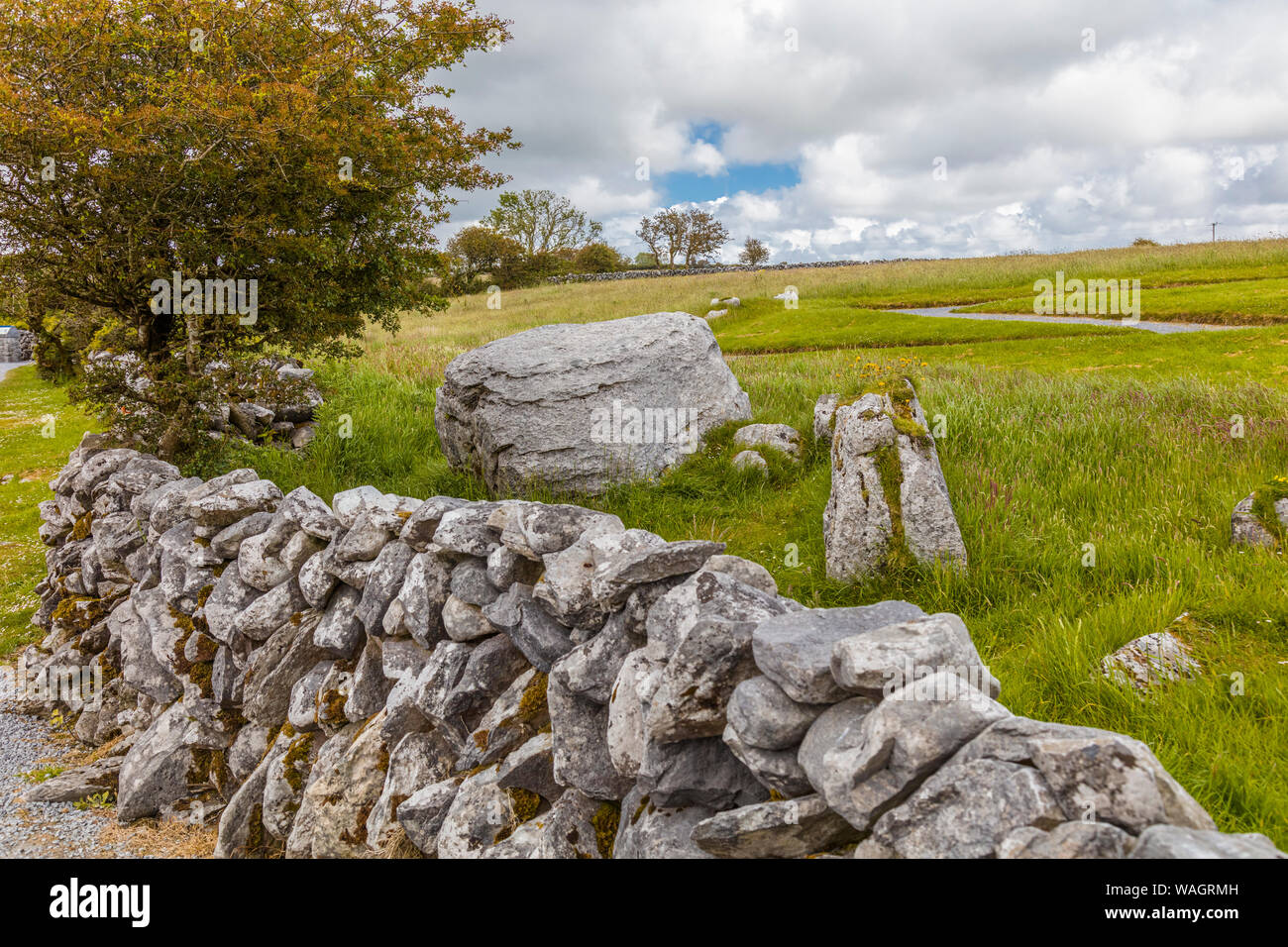 Stone boundary wall hi-res stock photography and images - Alamy