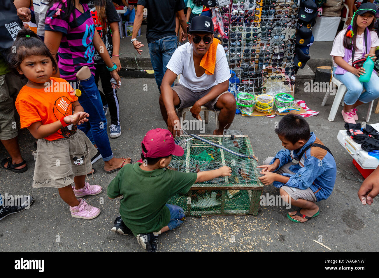 Group filipino children hi-res stock photography and images - Alamy