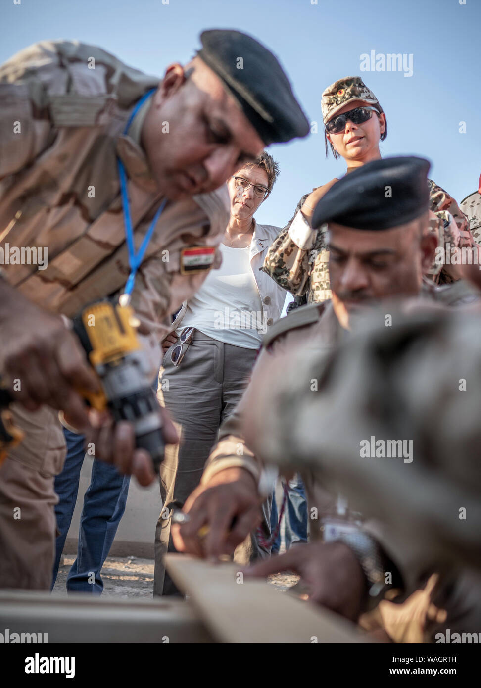 Iraqi soldiers hi-res stock photography and images - Alamy