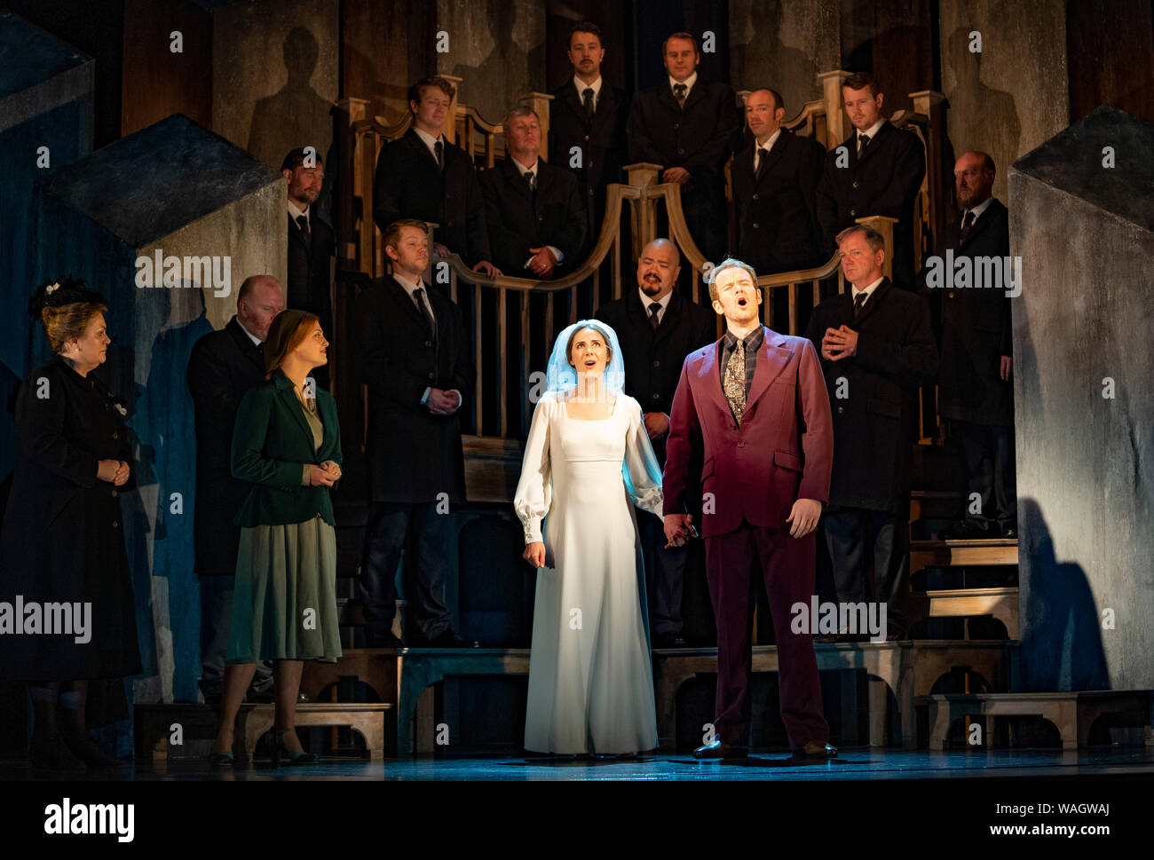 ópera hi-res stock photography and images - Alamy