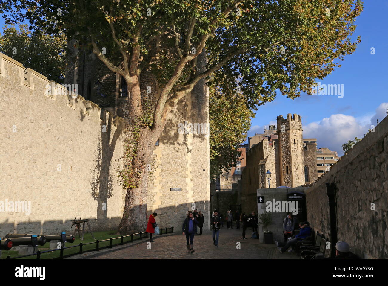 Tower of london lanthorn tower hi-res stock photography and images - Alamy