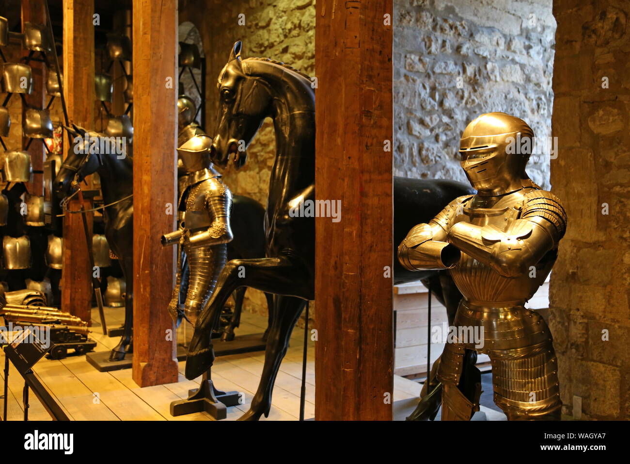 Suit of armour royal armouries hi-res stock photography and images - Alamy