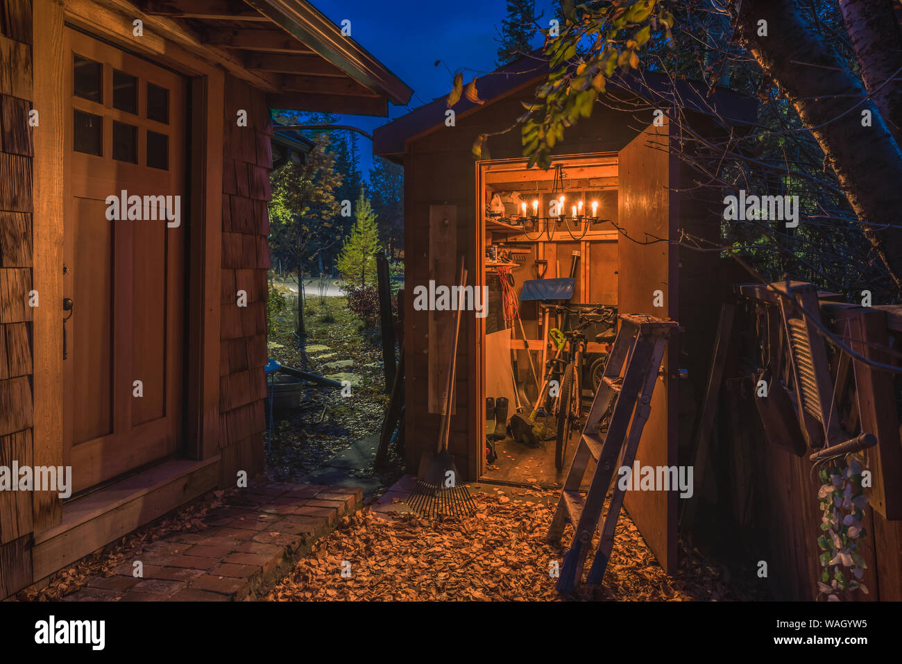 Blue brick garden shed hi-res stock photography and images - Alamy