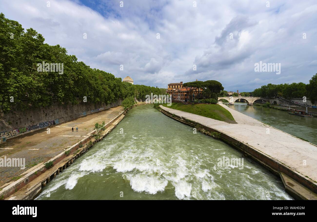 Waterfront on the Tiber River in Rome Stock Photo - Alamy