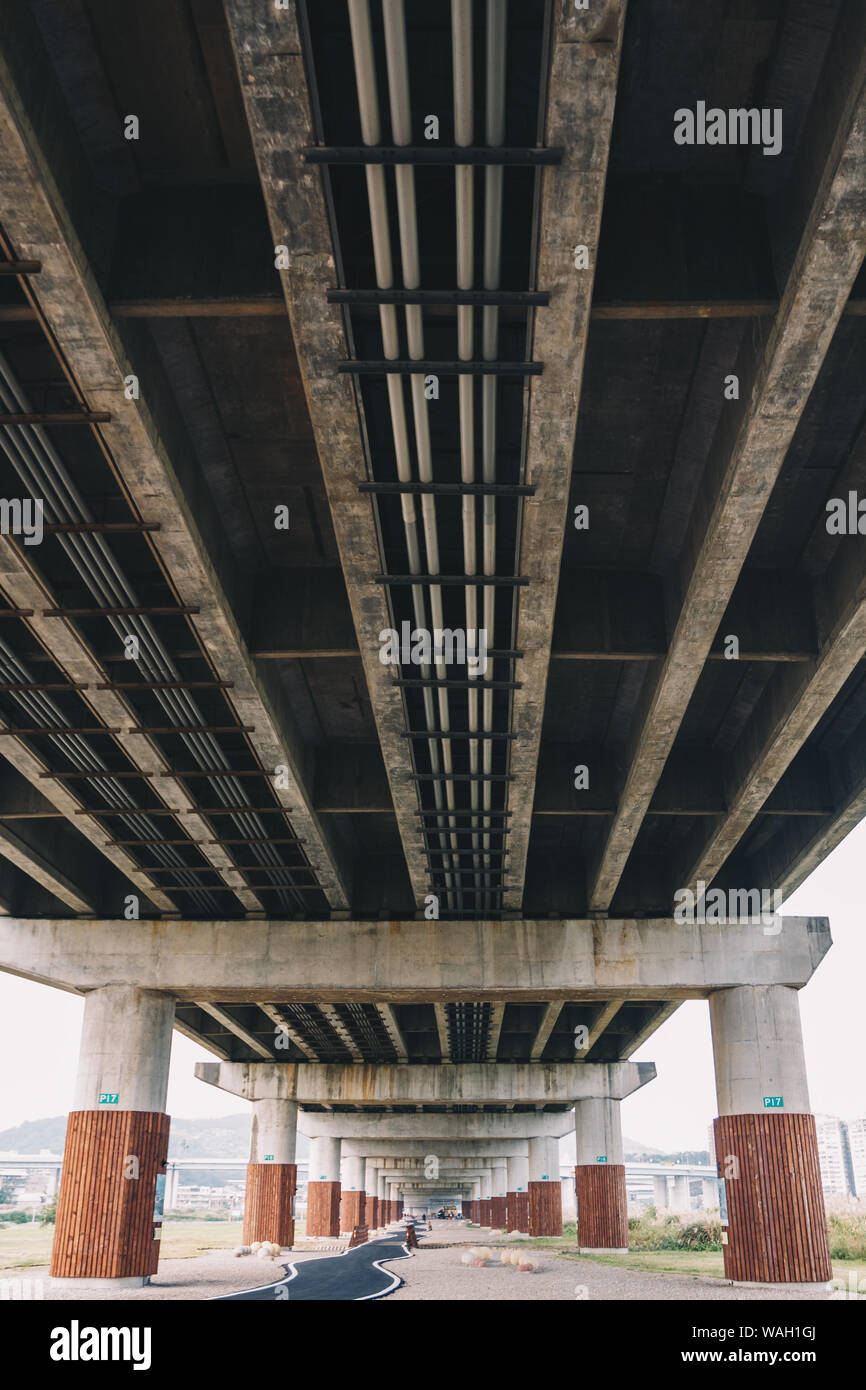 Path underneath bridge hi-res stock photography and images - Alamy