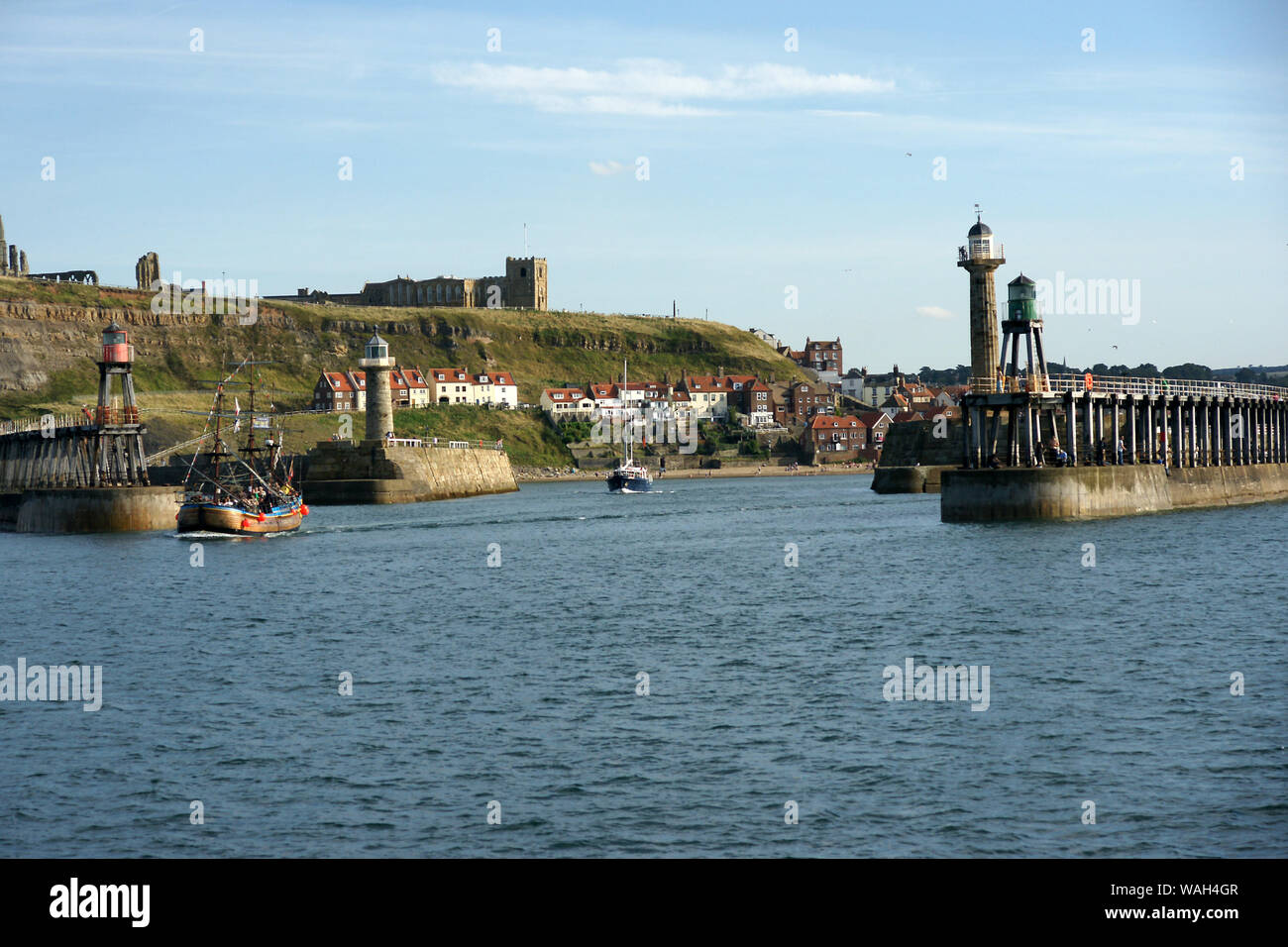 Whitby jet black hi-res stock photography and images - Alamy