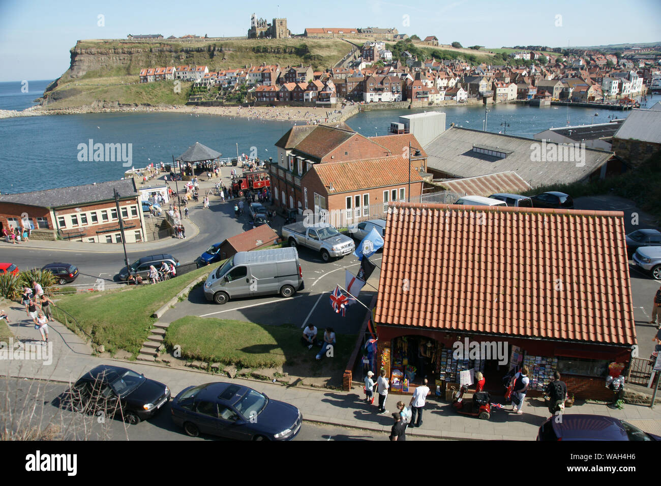 Whitby jet black hi-res stock photography and images - Alamy