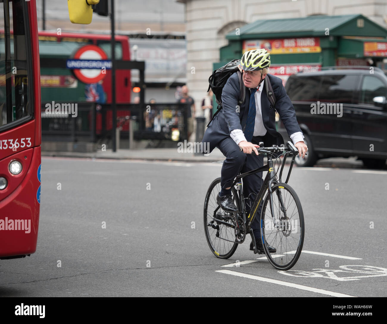 Boris johnson cycling hi-res stock photography and images - Alamy