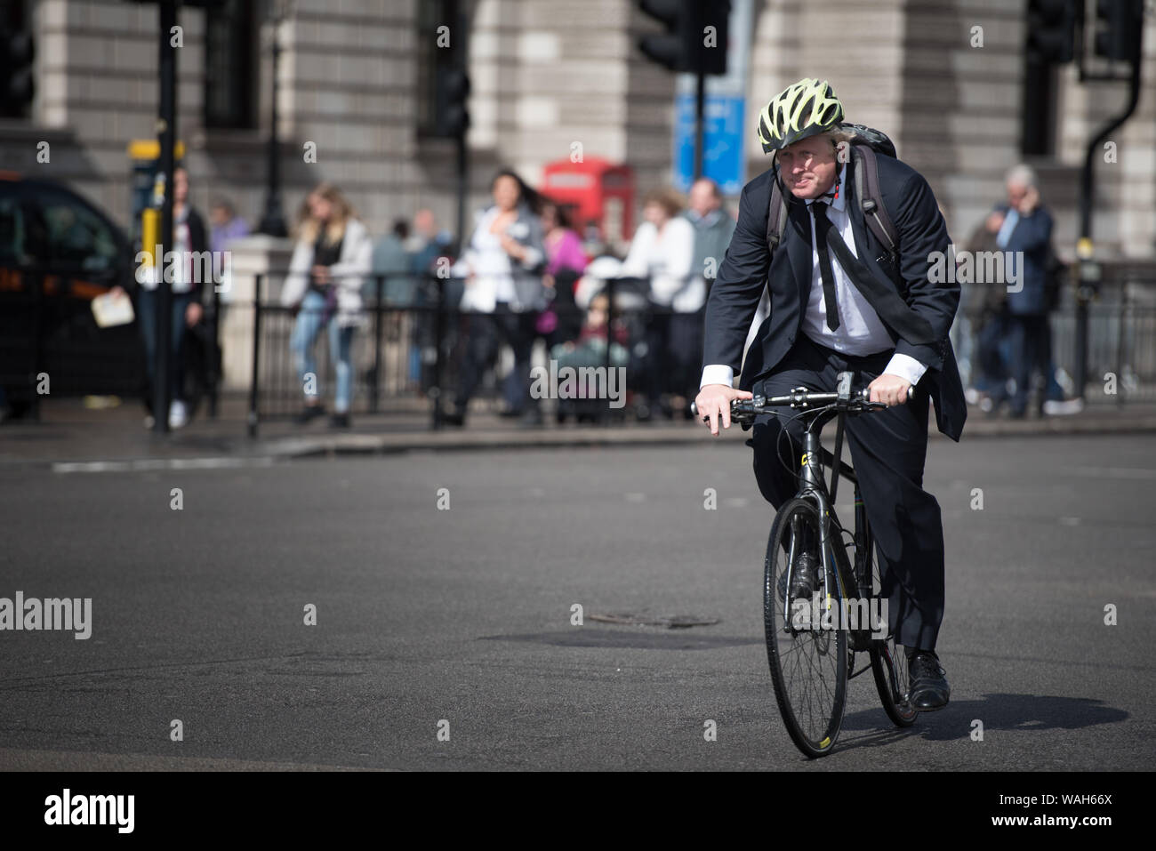 Boris johnson cycling hi-res stock photography and images - Alamy