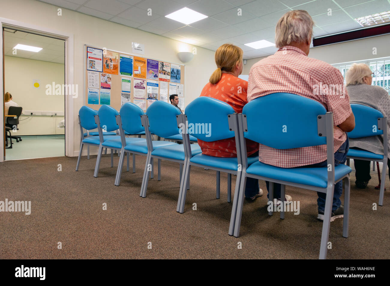 Medical office reception area hi-res stock photography and images - Alamy