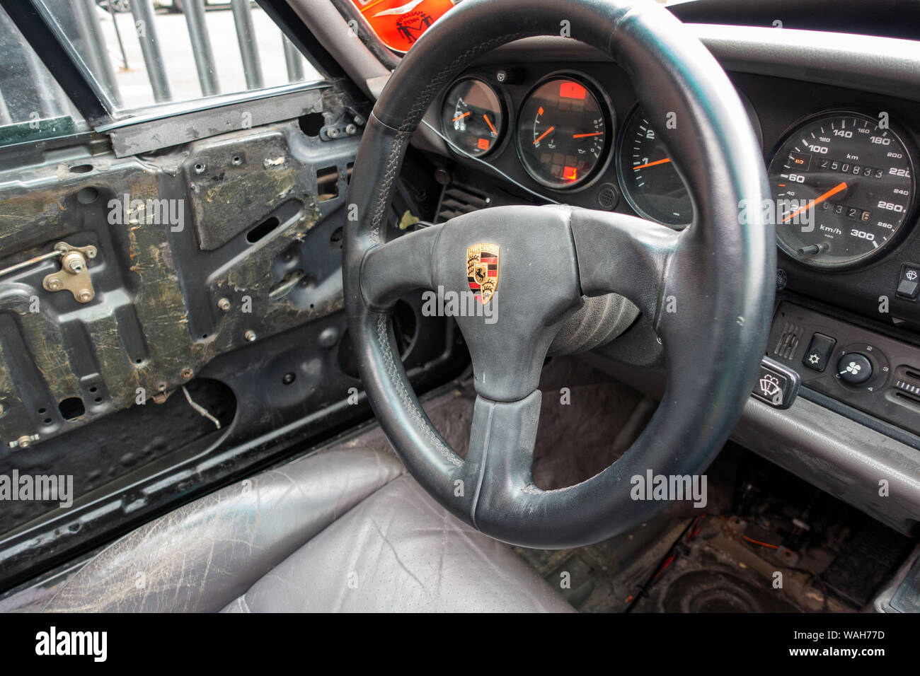 Porsche 964 Turbo Interior