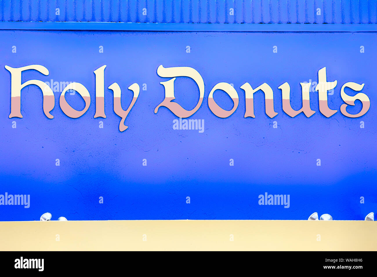 Overhead shop frontage hi-res stock photography and images - Alamy