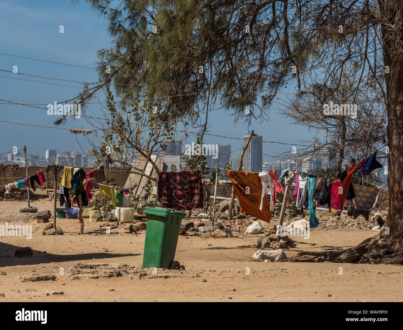 Daily life dakar hi-res stock photography and images - Alamy
