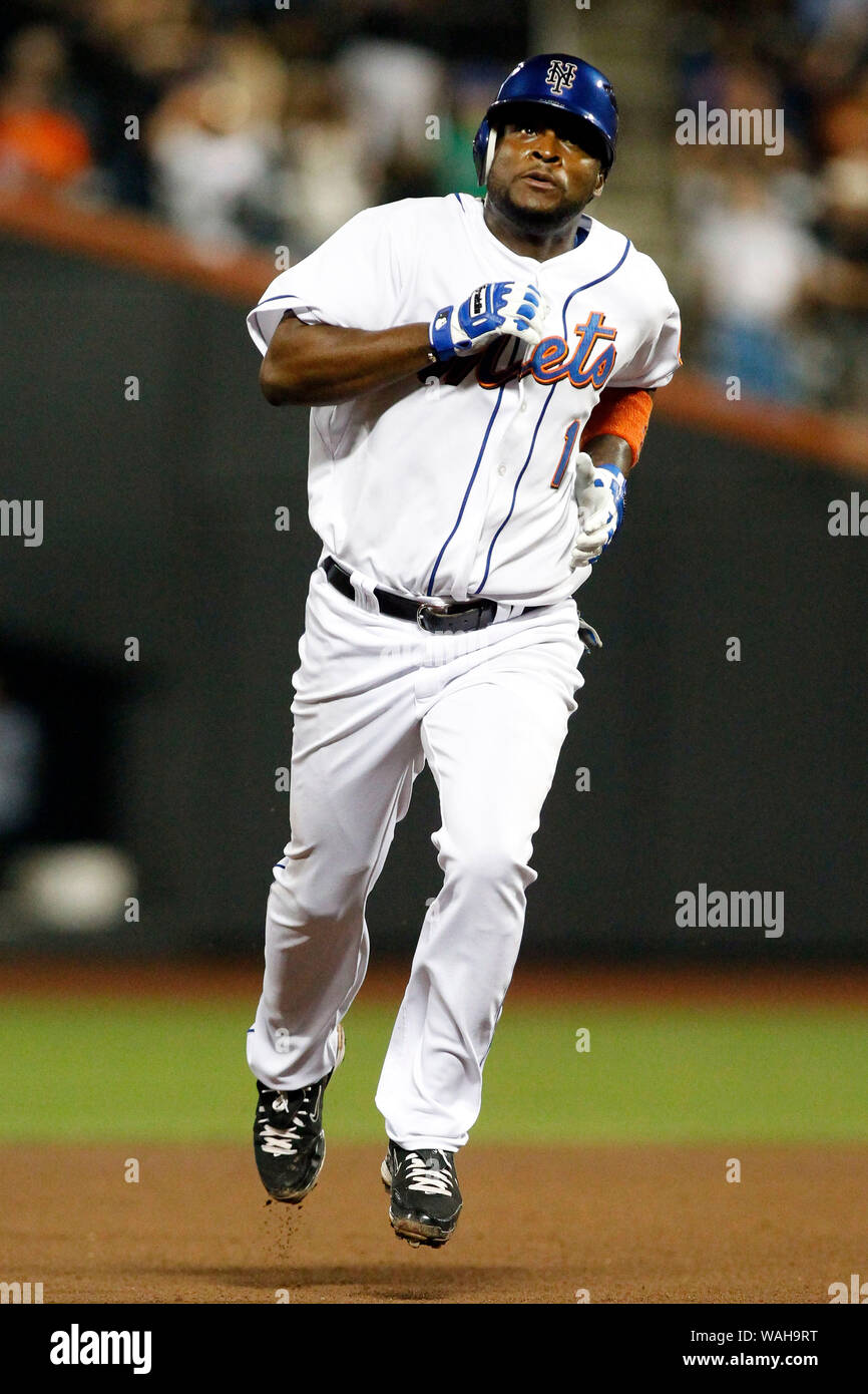 St louis cardinals 2010 hi-res stock photography and images - Alamy