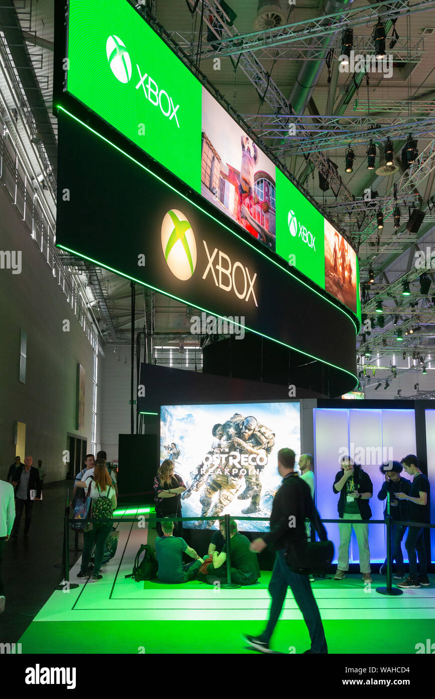 Xbox booth hi-res stock photography and images - Alamy