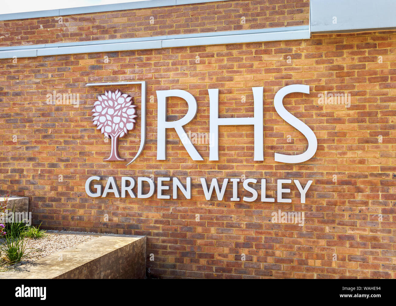 Rhs garden wisley entrance hi-res stock photography and images - Alamy