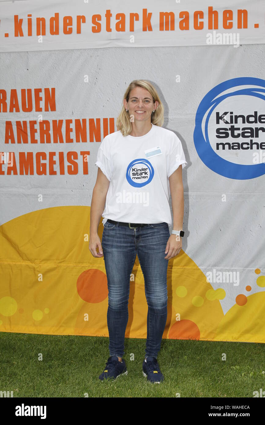 Die deutsche Fernsehmoderatorin und Schauspielerin Singa Gätgens ...