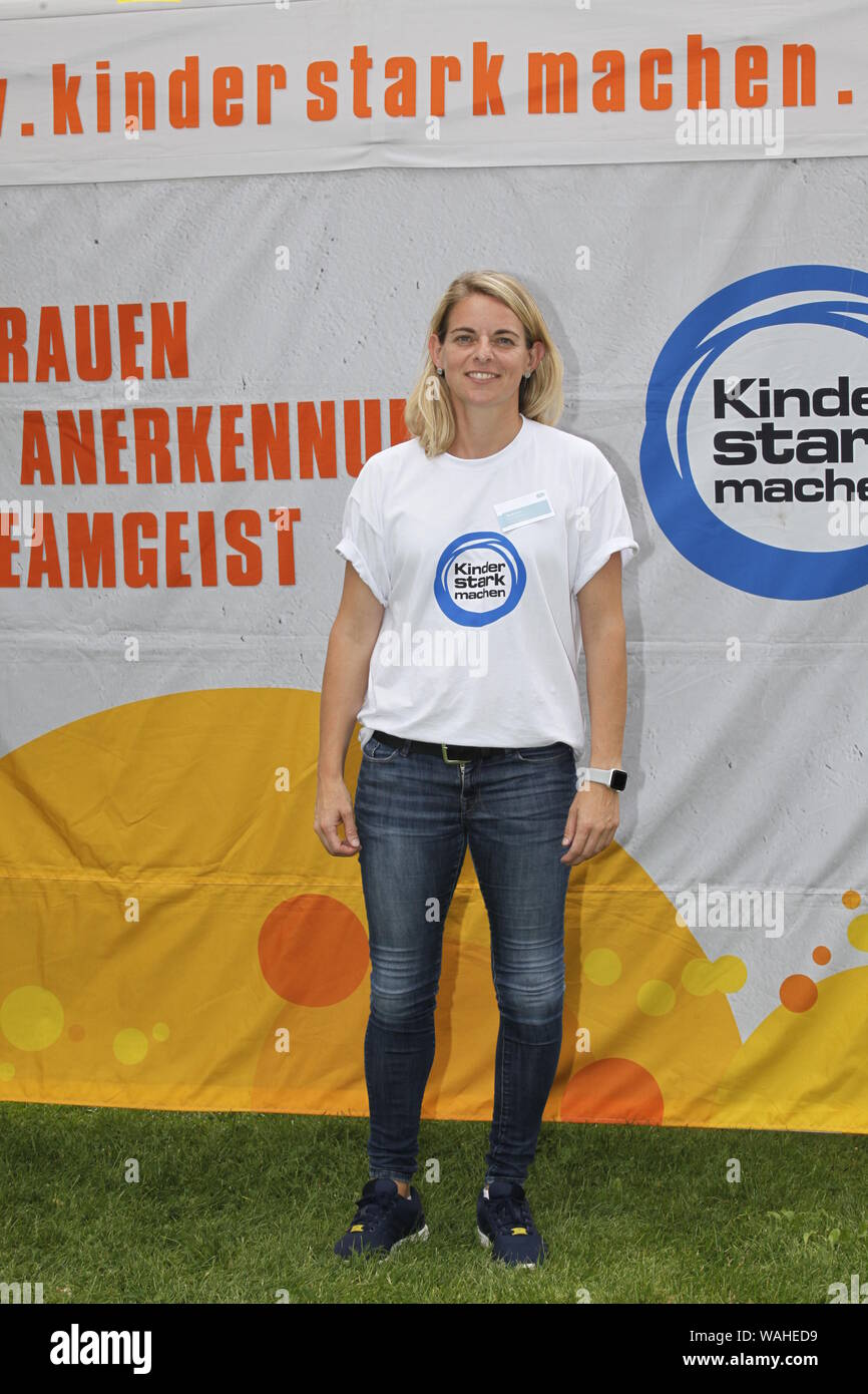 Fernsehmoderatorin und schauspielerin hi-res stock photography and ...