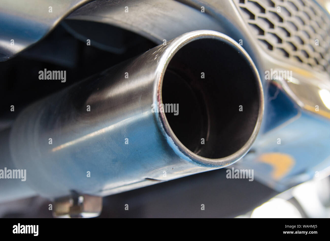 Car exhaust while leaving a smoke Stock Photo - Alamy