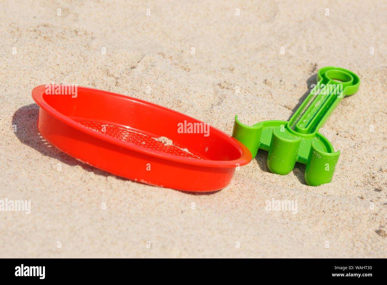 Sieve sand hi-res stock photography and images - Alamy