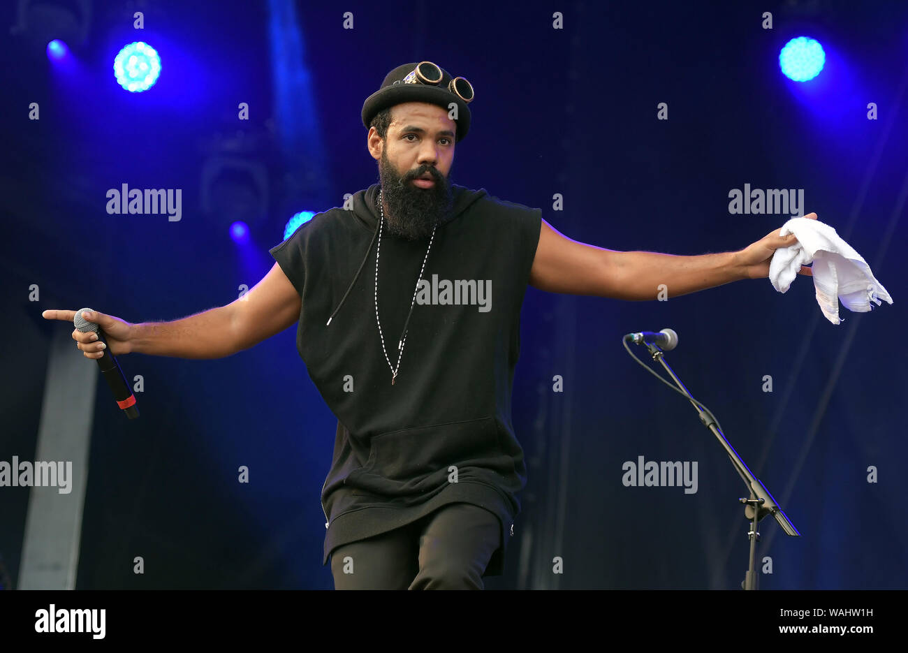 Singer russo passapusso hi-res stock photography and images - Alamy